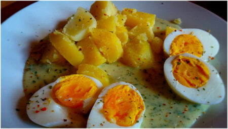 Dieses Senfeier mit Kartoffeln musst du jetzt unbedingt ausprobieren ...